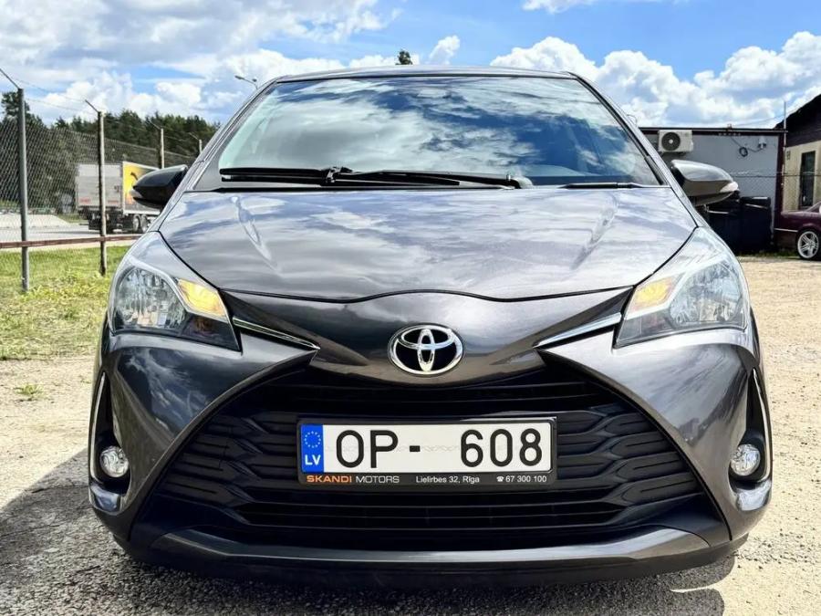 Pelēks Toyota Yaris 2020 Rīga, ar dzinēja tilpumu 1.50 L un nobraukumu 69 tūkst. km par 10900 €, foto 3 vietnē AUTOMOTO.COM.LV