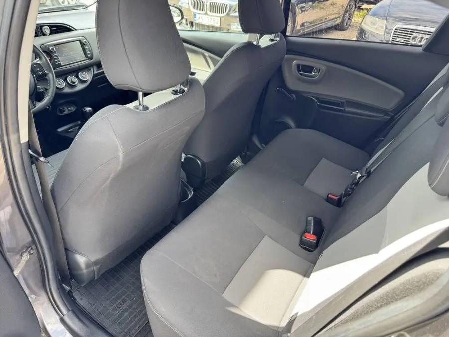 Pelēks Toyota Yaris 2020 Rīga, ar dzinēja tilpumu 1.50 L un nobraukumu 69 tūkst. km par 10900 €, foto 13 vietnē AUTOMOTO.COM.LV
