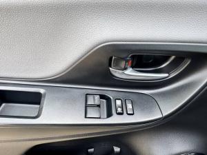 Pelēks Toyota Yaris 2020 Rīga, ar dzinēja tilpumu 1.50 L un nobraukumu 69 tūkst. km par 10900 €, foto 15 vietnē AUTOMOTO.COM.LV
