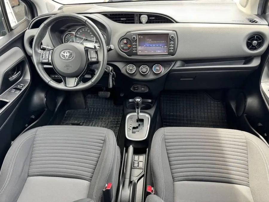 Pelēks Toyota Yaris 2020 Rīga, ar dzinēja tilpumu 1.50 L un nobraukumu 69 tūkst. km par 10900 €, foto 25 vietnē AUTOMOTO.COM.LV
