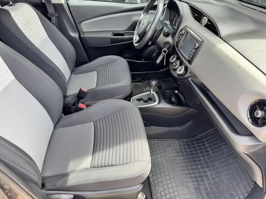 Pelēks Toyota Yaris 2020 Rīga, ar dzinēja tilpumu 1.50 L un nobraukumu 69 tūkst. km par 10900 €, foto 27 vietnē AUTOMOTO.COM.LV