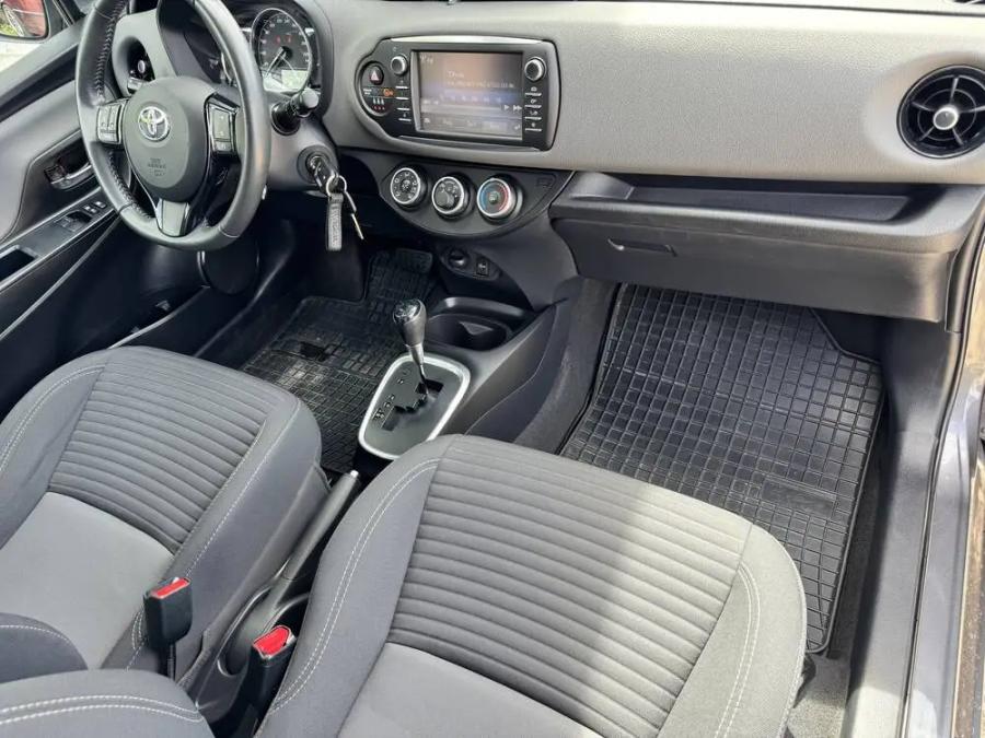 Pelēks Toyota Yaris 2020 Rīga, ar dzinēja tilpumu 1.50 L un nobraukumu 69 tūkst. km par 10900 €, foto 28 vietnē AUTOMOTO.COM.LV