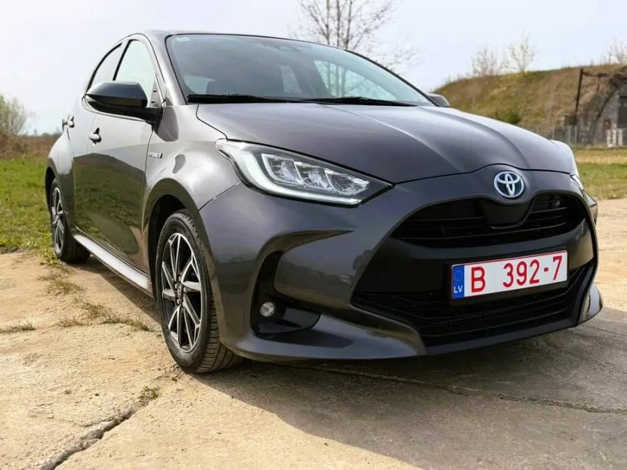 Grey Toyota Yaris 2020 in Riga, with an engine capacity of 1.50 L and mileage of 155 thousand km for 11500 €, photo 1 on AUTOMOTO.COM.LV