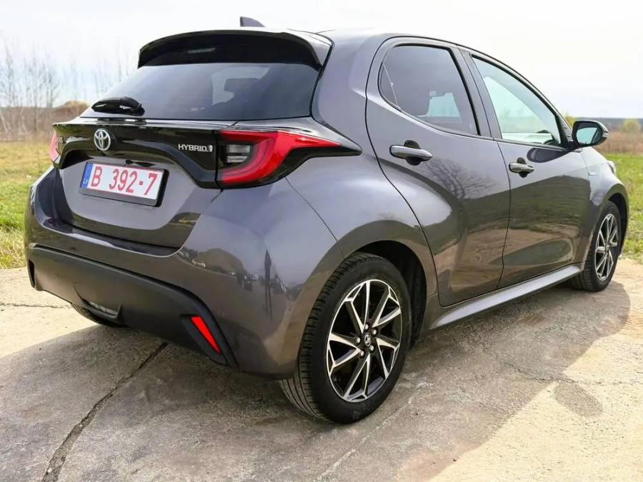 Grey Toyota Yaris 2020 in Riga, with an engine capacity of 1.50 L and mileage of 155 thousand km for 11500 €, photo 5 on AUTOMOTO.COM.LV