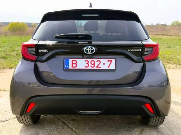 Grey Toyota Yaris 2020 in Riga, with an engine capacity of 1.50 L and mileage of 155 thousand km for 11500 €, photo 5 on AUTOMOTO.COM.LV