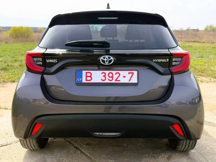 Grey Toyota Yaris 2020 in Riga, with an engine capacity of 1.50 L and mileage of 155 thousand km for 11500 €, photo 6 on AUTOMOTO.COM.LV