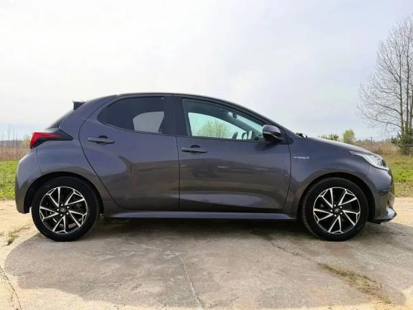 Grey Toyota Yaris 2020 in Riga, with an engine capacity of 1.50 L and mileage of 155 thousand km for 11500 €, photo 7 on AUTOMOTO.COM.LV