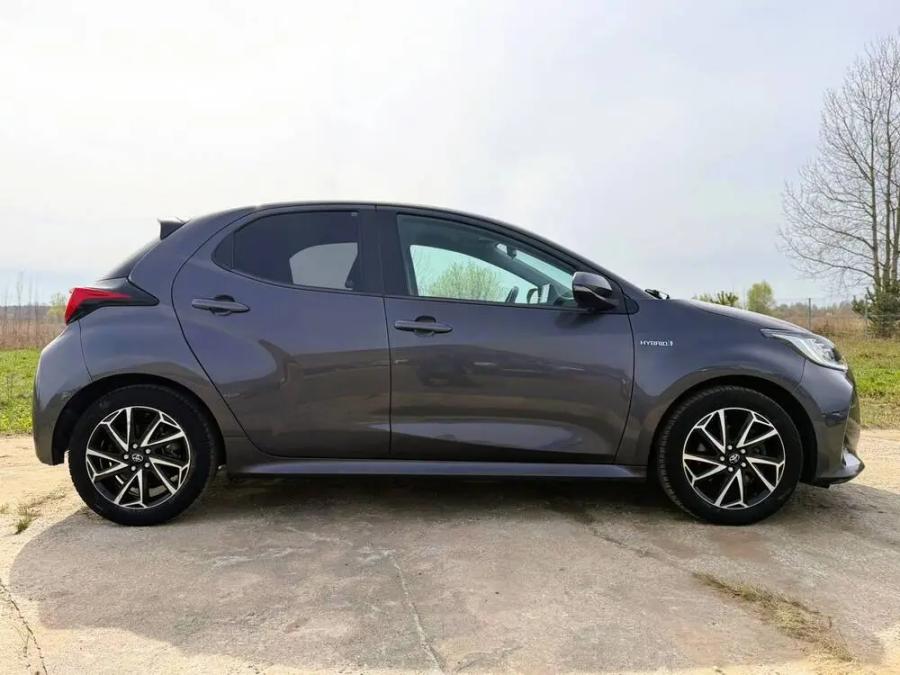 Grey Toyota Yaris 2020 in Riga, with an engine capacity of 1.50 L and mileage of 155 thousand km for 11500 €, photo 8 on AUTOMOTO.COM.LV