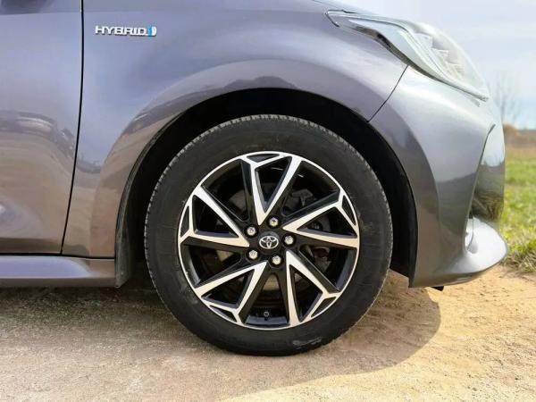 Grey Toyota Yaris 2020 in Riga, with an engine capacity of 1.50 L and mileage of 155 thousand km for 11500 €, photo 10 on AUTOMOTO.COM.LV