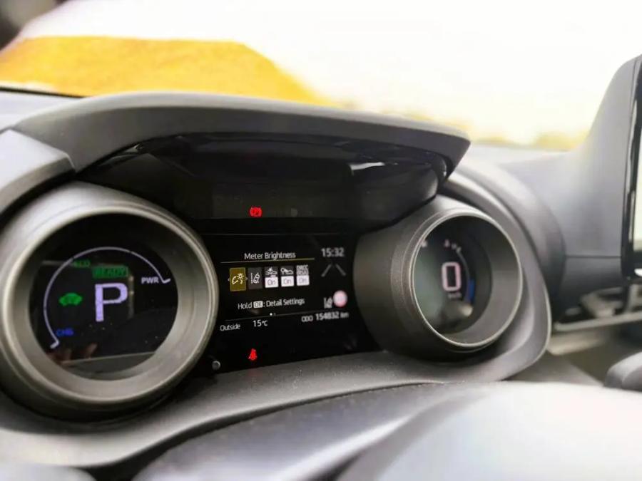 Grey Toyota Yaris 2020 in Riga, with an engine capacity of 1.50 L and mileage of 155 thousand km for 11500 €, photo 23 on AUTOMOTO.COM.LV