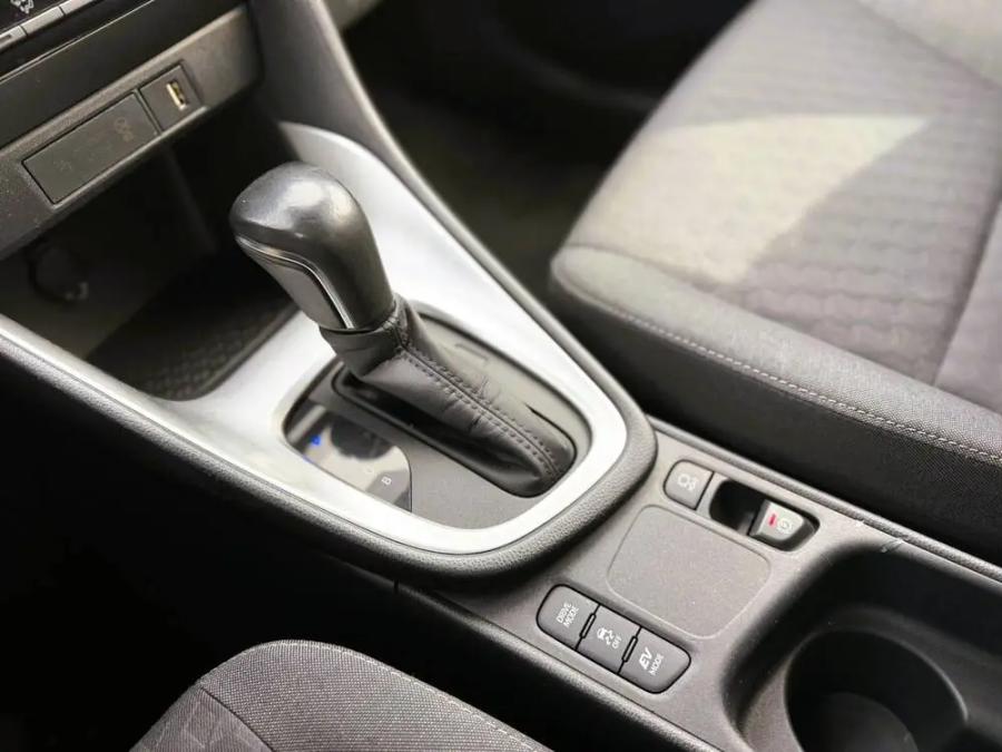 Grey Toyota Yaris 2020 in Riga, with an engine capacity of 1.50 L and mileage of 155 thousand km for 11500 €, photo 26 on AUTOMOTO.COM.LV