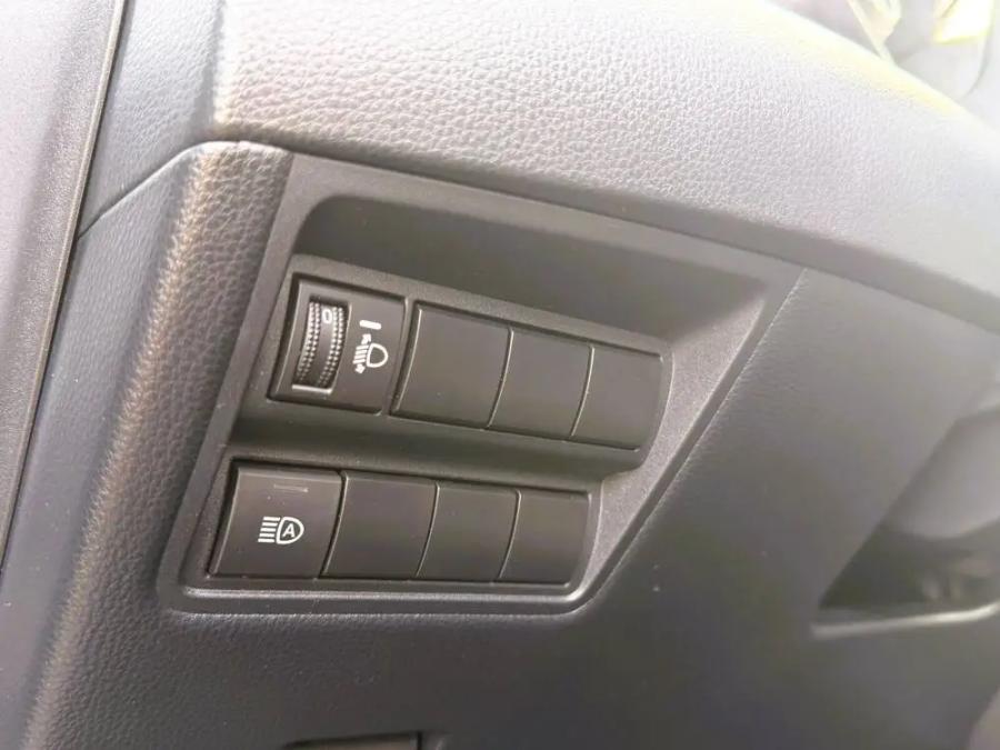 Grey Toyota Yaris 2020 in Riga, with an engine capacity of 1.50 L and mileage of 155 thousand km for 11500 €, photo 27 on AUTOMOTO.COM.LV