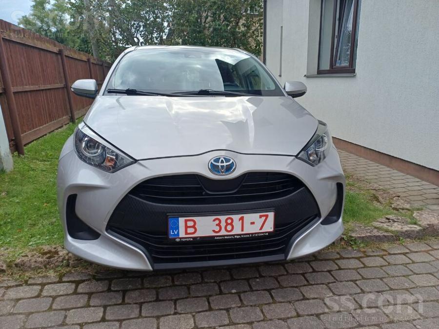 Grey Toyota Yaris 2020 in Riga, with an engine capacity of 1.50 L and mileage of 253 thousand km for 9990 €, photo 3 on AUTOMOTO.COM.LV