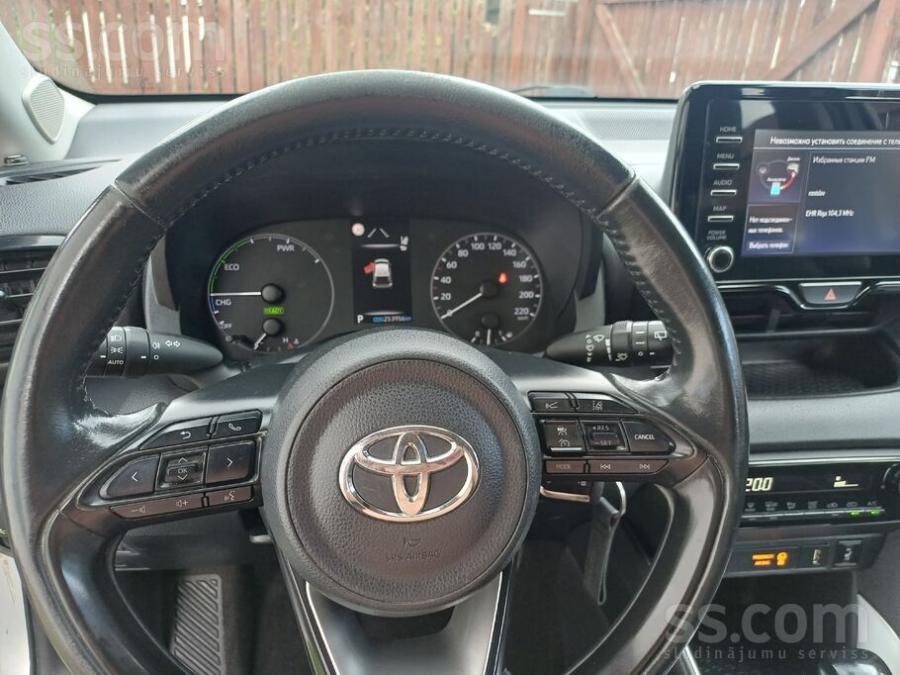 Grey Toyota Yaris 2020 in Riga, with an engine capacity of 1.50 L and mileage of 253 thousand km for 9990 €, photo 9 on AUTOMOTO.COM.LV