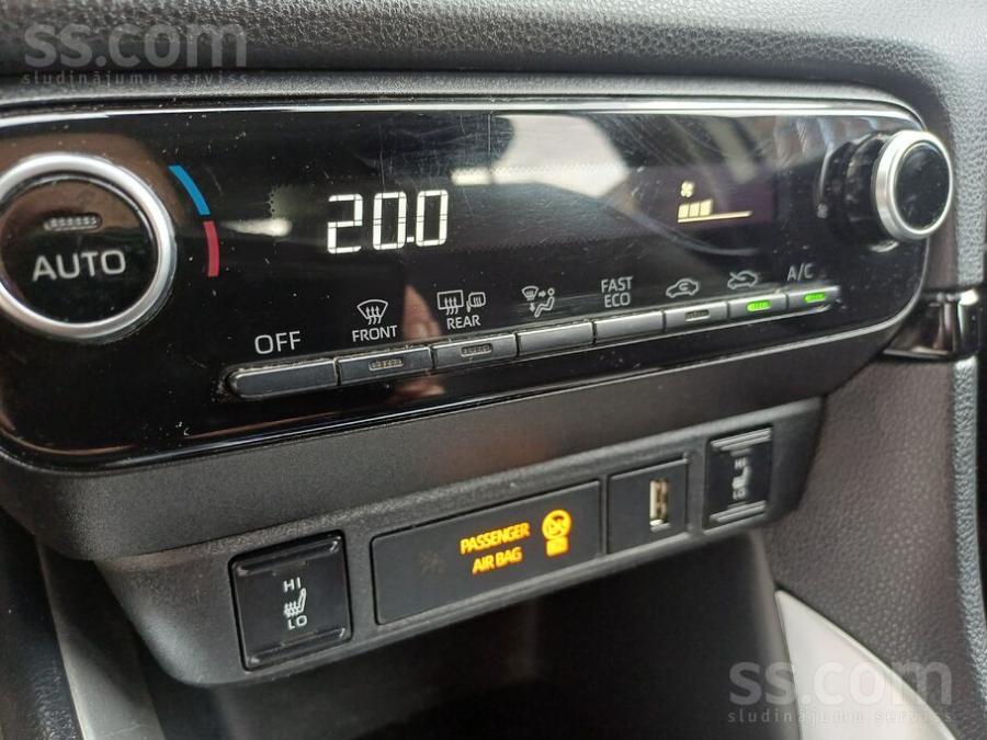 Grey Toyota Yaris 2020 in Riga, with an engine capacity of 1.50 L and mileage of 253 thousand km for 9990 €, photo 13 on AUTOMOTO.COM.LV