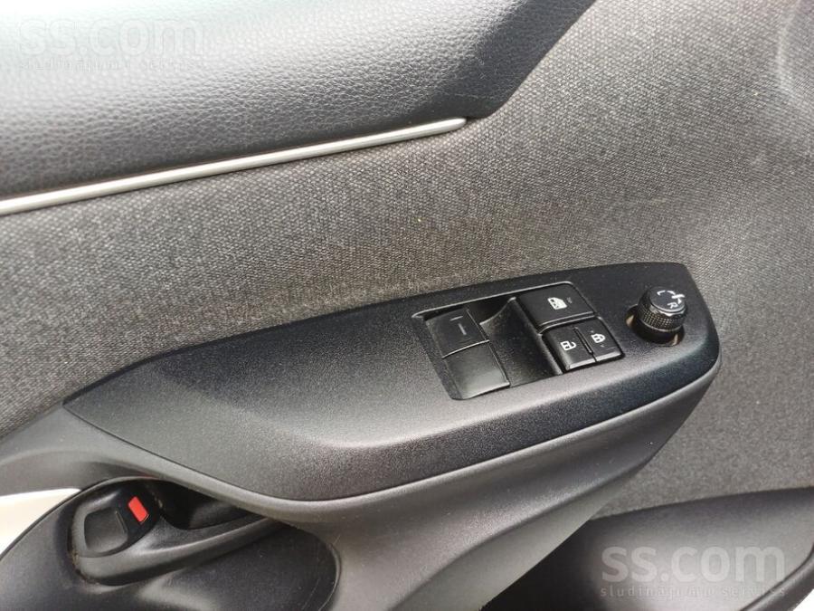 Grey Toyota Yaris 2020 in Riga, with an engine capacity of 1.50 L and mileage of 253 thousand km for 9990 €, photo 17 on AUTOMOTO.COM.LV
