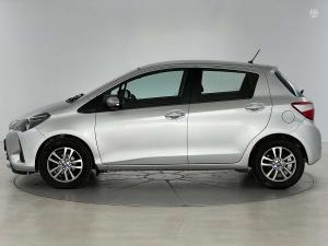 Grey Toyota Yaris 2020 in Vilnius, with an engine capacity of 1.50 L and mileage of 169 thousand km for 9900 €, photo 4 on AUTOMOTO.COM.LV