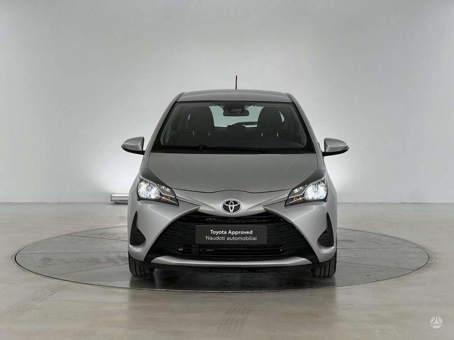 Grey Toyota Yaris 2020 in Vilnius, with an engine capacity of 1.50 L and mileage of 169 thousand km for 9900 €, photo 6 on AUTOMOTO.COM.LV
