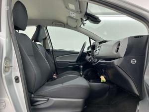 Grey Toyota Yaris 2020 in Vilnius, with an engine capacity of 1.50 L and mileage of 169 thousand km for 9900 €, photo 7 on AUTOMOTO.COM.LV