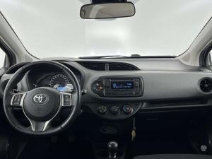 Grey Toyota Yaris 2020 in Vilnius, with an engine capacity of 1.50 L and mileage of 169 thousand km for 9900 €, photo 9 on AUTOMOTO.COM.LV