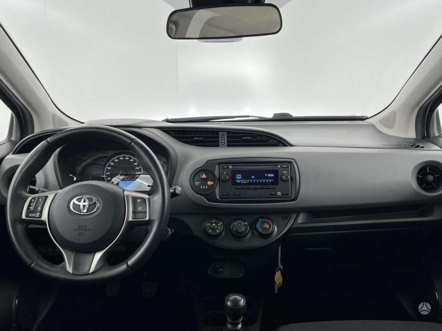 Grey Toyota Yaris 2020 in Vilnius, with an engine capacity of 1.50 L and mileage of 169 thousand km for 9900 €, photo 9 on AUTOMOTO.COM.LV