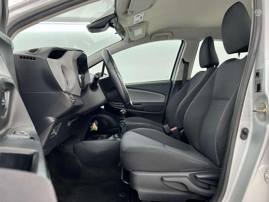 Grey Toyota Yaris 2020 in Vilnius, with an engine capacity of 1.50 L and mileage of 169 thousand km for 9900 €, photo 12 on AUTOMOTO.COM.LV