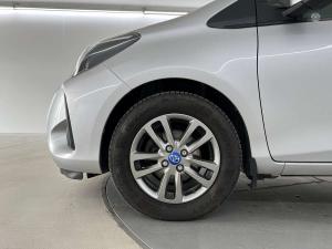 Grey Toyota Yaris 2020 in Vilnius, with an engine capacity of 1.50 L and mileage of 169 thousand km for 9900 €, photo 16 on AUTOMOTO.COM.LV