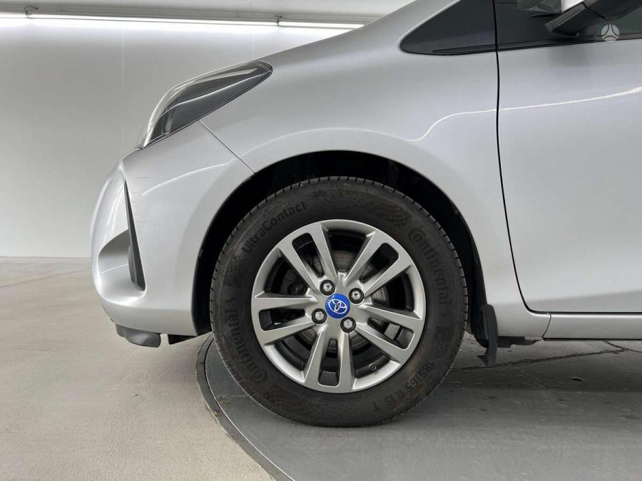 Grey Toyota Yaris 2020 in Vilnius, with an engine capacity of 1.50 L and mileage of 169 thousand km for 9900 €, photo 16 on AUTOMOTO.COM.LV