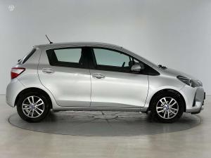 Grey Toyota Yaris 2020 in Vilnius, with an engine capacity of 1.50 L and mileage of 169 thousand km for 9900 €, photo 17 on AUTOMOTO.COM.LV