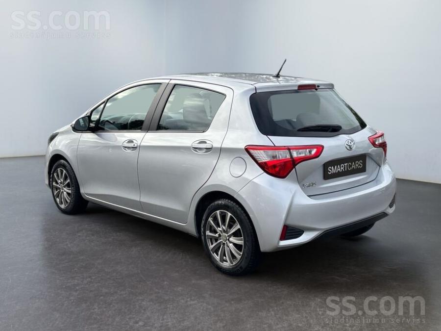 Grey Toyota Yaris 2020 in Riga, with an engine capacity of 1.50 L and mileage of 104 thousand km for 9310 €, photo 4 on AUTOMOTO.COM.LV