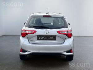 Grey Toyota Yaris 2020 in Riga, with an engine capacity of 1.50 L and mileage of 104 thousand km for 9310 €, photo 5 on AUTOMOTO.COM.LV