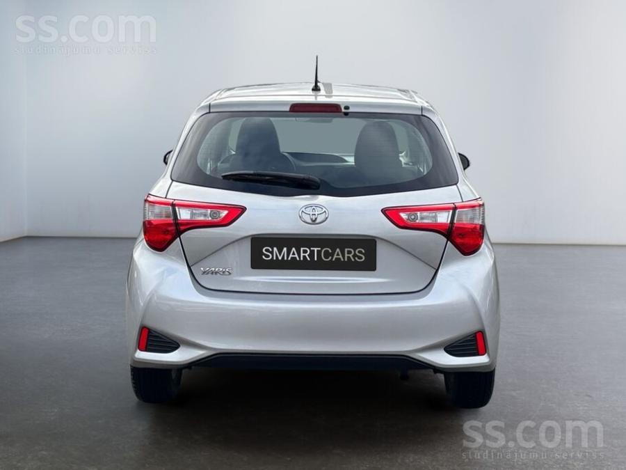 Grey Toyota Yaris 2020 in Riga, with an engine capacity of 1.50 L and mileage of 104 thousand km for 9310 €, photo 5 on AUTOMOTO.COM.LV