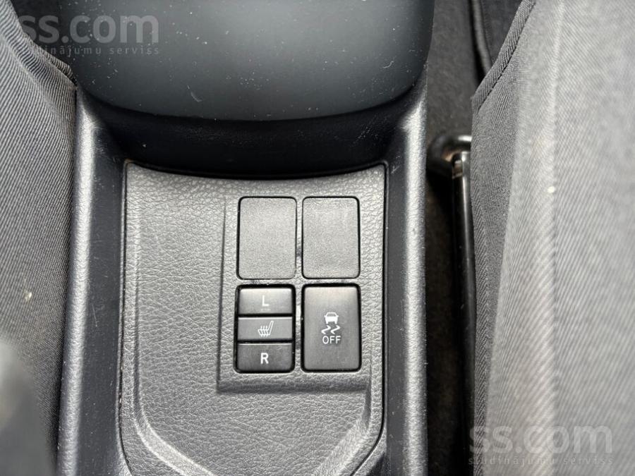 Grey Toyota Yaris 2020 in Riga, with an engine capacity of 1.50 L and mileage of 104 thousand km for 9310 €, photo 15 on AUTOMOTO.COM.LV