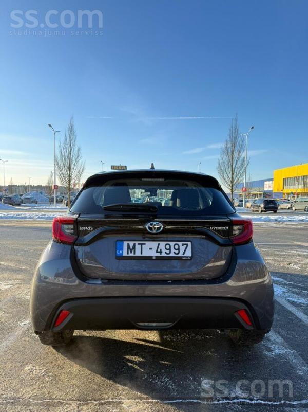 Grey Toyota Yaris 2021 in Riga, with an engine capacity of 1.50 L and mileage of 66 thousand km for 15500 €, photo 3 on AUTOMOTO.COM.LV
