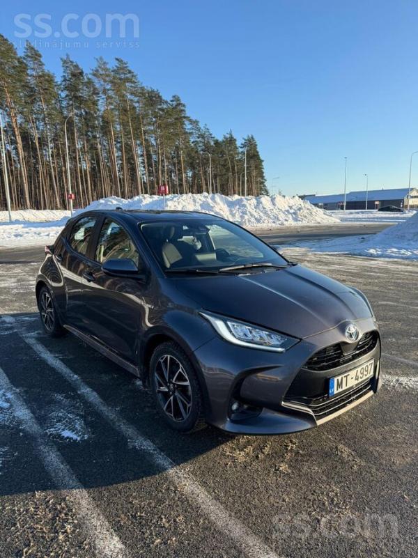 Grey Toyota Yaris 2021 in Riga, with an engine capacity of 1.50 L and mileage of 66 thousand km for 15500 €, photo 5 on AUTOMOTO.COM.LV