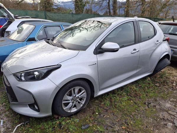 Pelēks Toyota Yaris 2021 Tauragė, ar dzinēja tilpumu 1.49 L un nobraukumu 45 tūkst. km par 7900 €, foto 2 vietnē AUTOMOTO.COM.LV