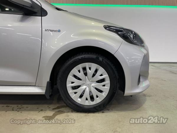 Grey Toyota Yaris 2021 in Tallinn, with an engine capacity of 1.50 L and mileage of 131 thousand km for 14490 €, photo 5 on AUTOMOTO.COM.LV