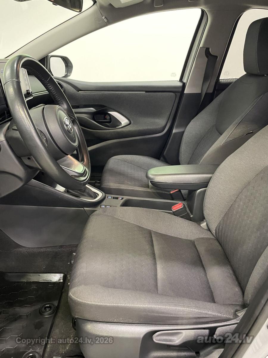 Pelēks Toyota Yaris 2021 Tallina, ar dzinēja tilpumu 1.50 L un nobraukumu 131 tūkst. km par 14490 €, foto 7 vietnē AUTOMOTO.COM.LV
