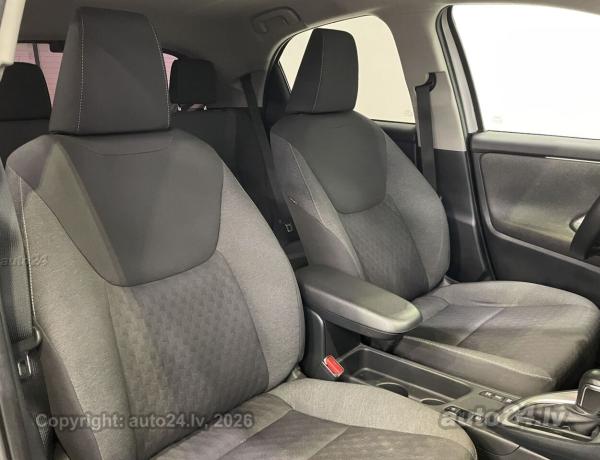 Grey Toyota Yaris 2021 in Tallinn, with an engine capacity of 1.50 L and mileage of 131 thousand km for 14490 €, photo 9 on AUTOMOTO.COM.LV