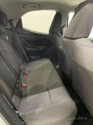Pelēks Toyota Yaris 2021 Tallina, ar dzinēja tilpumu 1.50 L un nobraukumu 131 tūkst. km par 14490 €, foto 11 vietnē AUTOMOTO.COM.LV