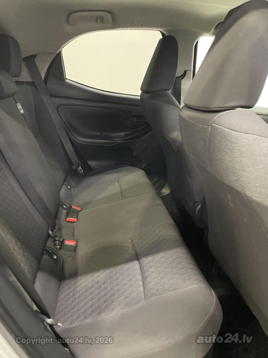 Pelēks Toyota Yaris 2021 Tallina, ar dzinēja tilpumu 1.50 L un nobraukumu 131 tūkst. km par 14490 €, foto 11 vietnē AUTOMOTO.COM.LV