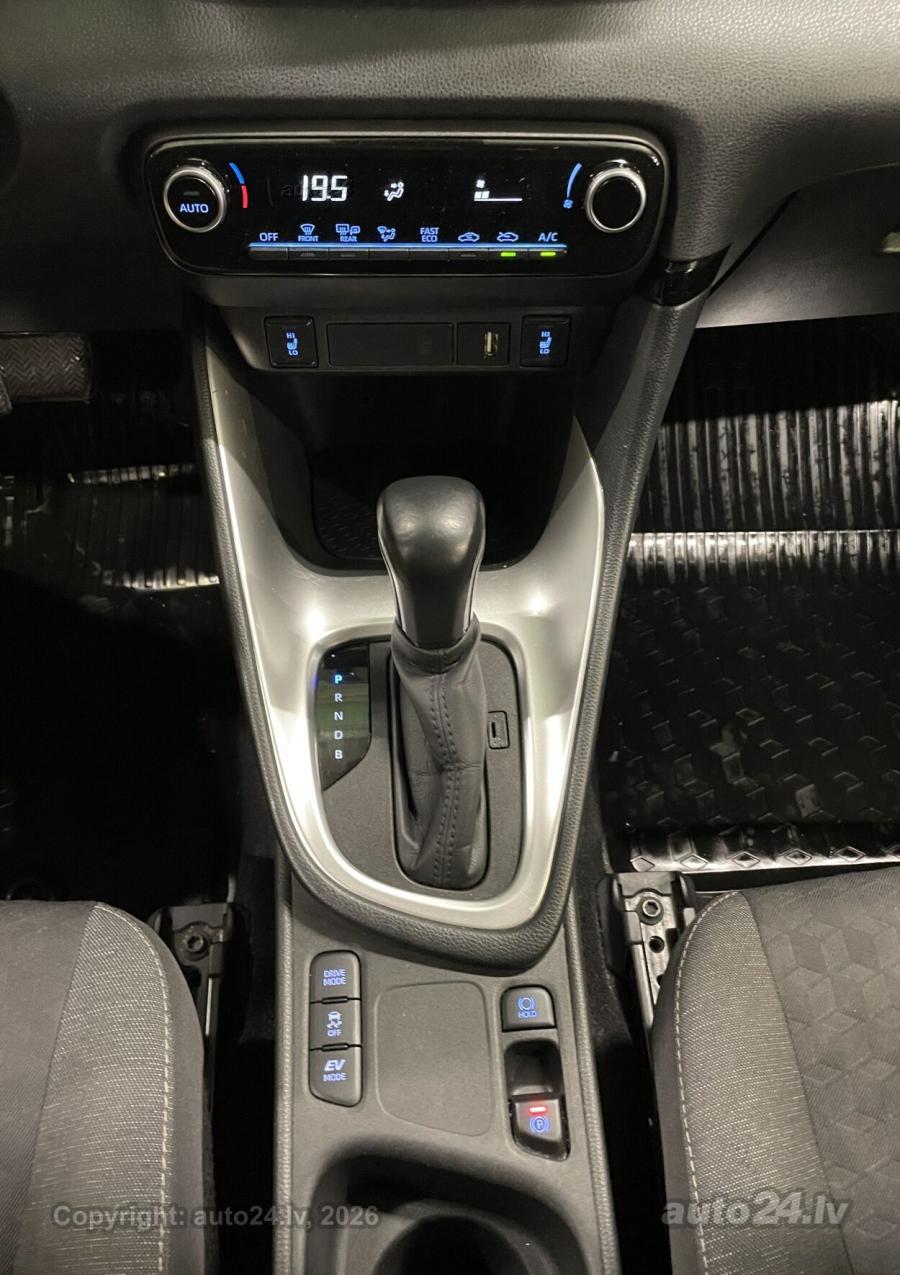 Pelēks Toyota Yaris 2021 Tallina, ar dzinēja tilpumu 1.50 L un nobraukumu 131 tūkst. km par 14490 €, foto 18 vietnē AUTOMOTO.COM.LV