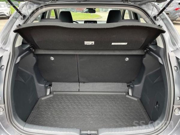 Grey Toyota Yaris 2021 in Riga, with an engine capacity of 1.50 L and mileage of 91 thousand km for 16990 €, photo 10 on AUTOMOTO.COM.LV