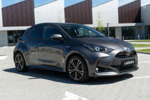 Grey Toyota Yaris 2021 in Vilnius, with an engine capacity of 1.49 L and mileage of 71 thousand km for 14500 €, photo  on AUTOMOTO.COM.LV