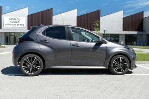 Grey Toyota Yaris 2021 in Vilnius, with an engine capacity of 1.49 L and mileage of 71 thousand km for 14500 €, photo 3 on AUTOMOTO.COM.LV
