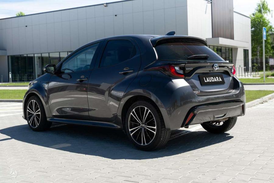 Grey Toyota Yaris 2021 in Vilnius, with an engine capacity of 1.49 L and mileage of 71 thousand km for 14500 €, photo 7 on AUTOMOTO.COM.LV
