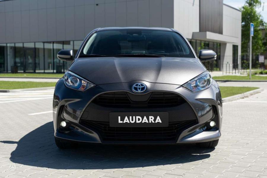 Grey Toyota Yaris 2021 in Vilnius, with an engine capacity of 1.49 L and mileage of 71 thousand km for 14500 €, photo 9 on AUTOMOTO.COM.LV