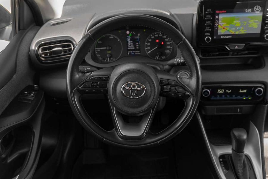 Grey Toyota Yaris 2021 in Vilnius, with an engine capacity of 1.49 L and mileage of 71 thousand km for 14500 €, photo 15 on AUTOMOTO.COM.LV