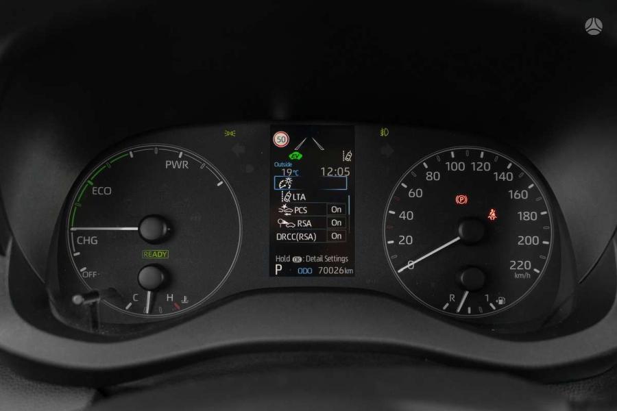 Grey Toyota Yaris 2021 in Vilnius, with an engine capacity of 1.49 L and mileage of 71 thousand km for 14500 €, photo 16 on AUTOMOTO.COM.LV