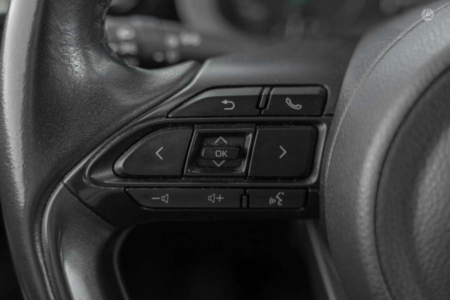 Grey Toyota Yaris 2021 in Vilnius, with an engine capacity of 1.49 L and mileage of 71 thousand km for 14500 €, photo 17 on AUTOMOTO.COM.LV
